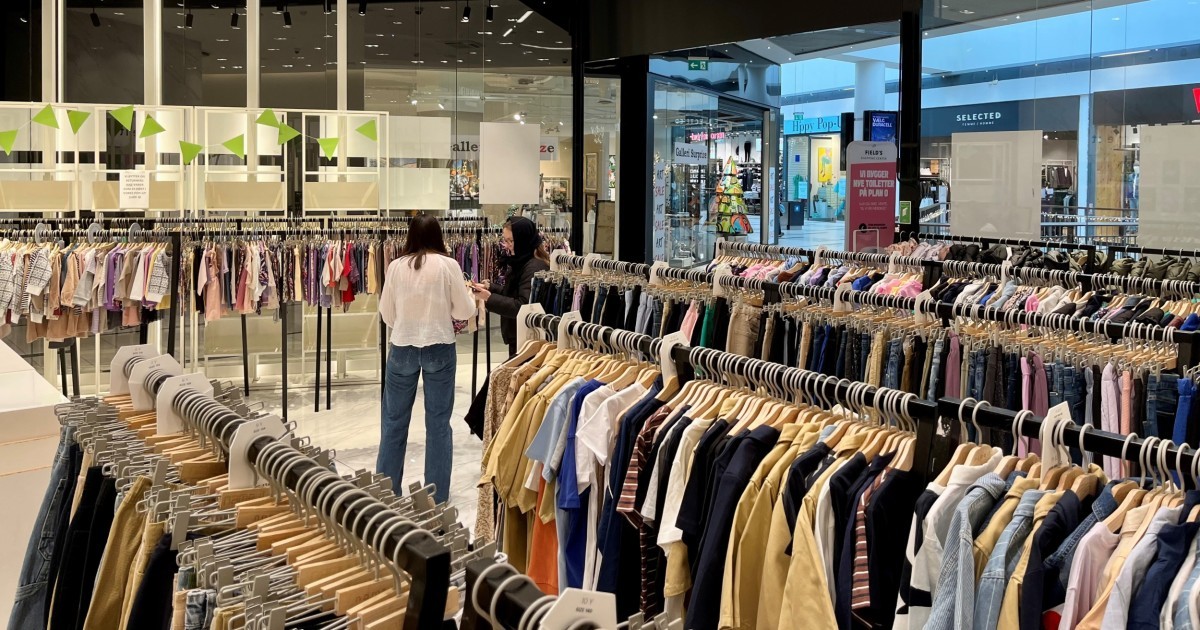 A COMPLEMENT TO THE PERMANENT NAME IT STORE AT FIELD'S – Steen & Strom