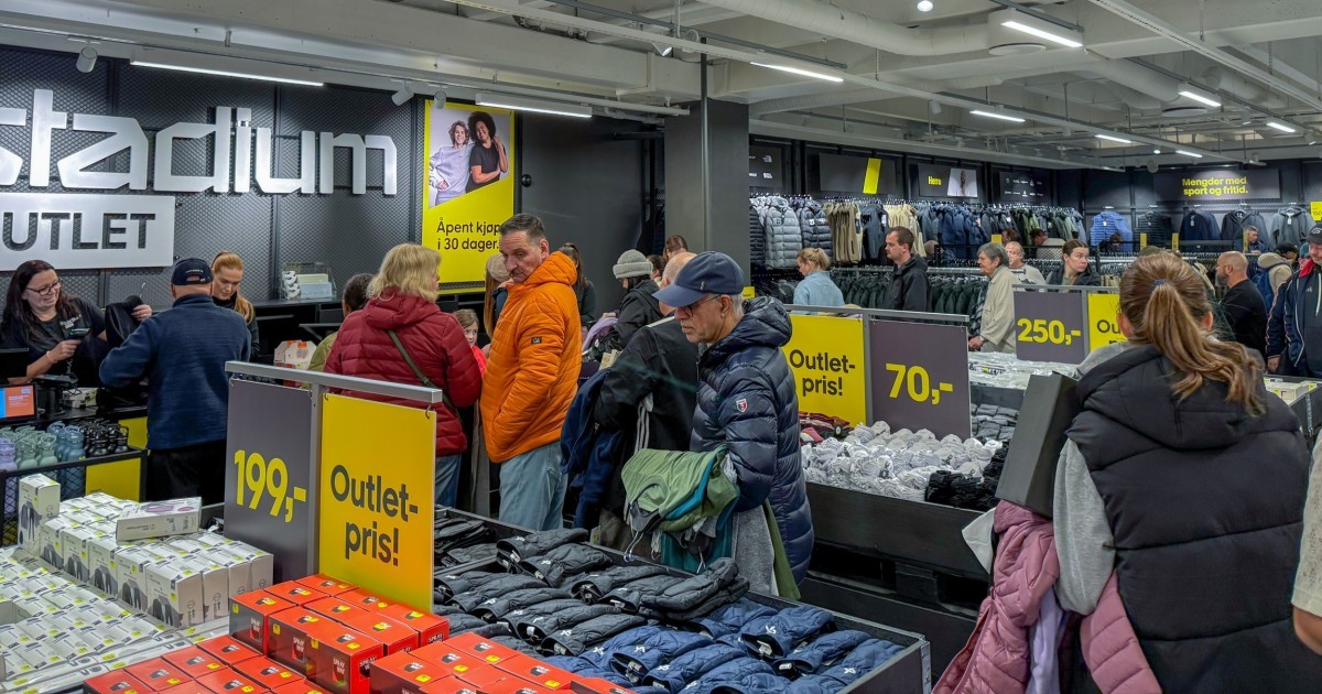 HUGE INTEREST IN STADIUM OUTLET'S GRAND OPENING AT METRO SENTER – Steen ...